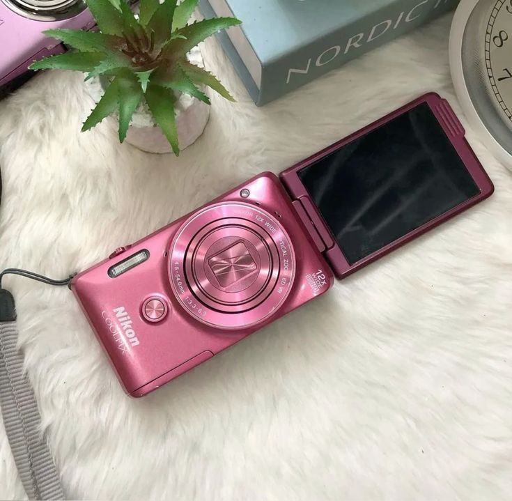 The Pink Digital Camera is The New Practical Accessory for Every It ...